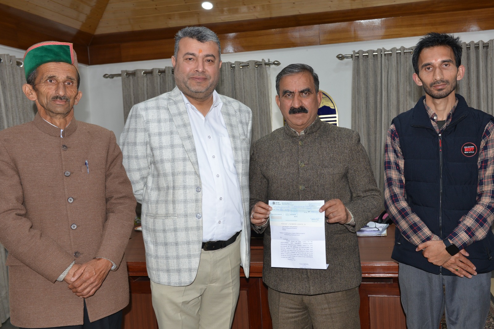 Advocate Piyush Verma presented a cheque of Rupees 1 lakh to CM ...