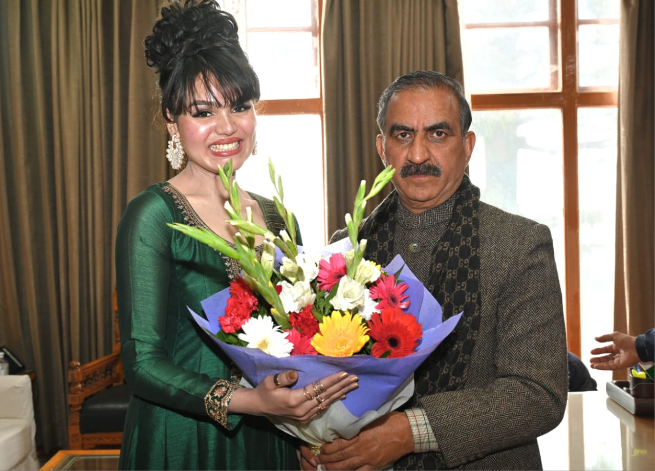 Miss Earth India 2022 Vanshika Parmar calls on Chief Minister ...