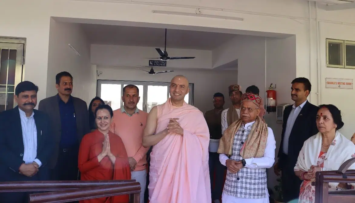 Governor offers prayers at Shri Hari Mandir, Badrika Ashram - Himachal ...