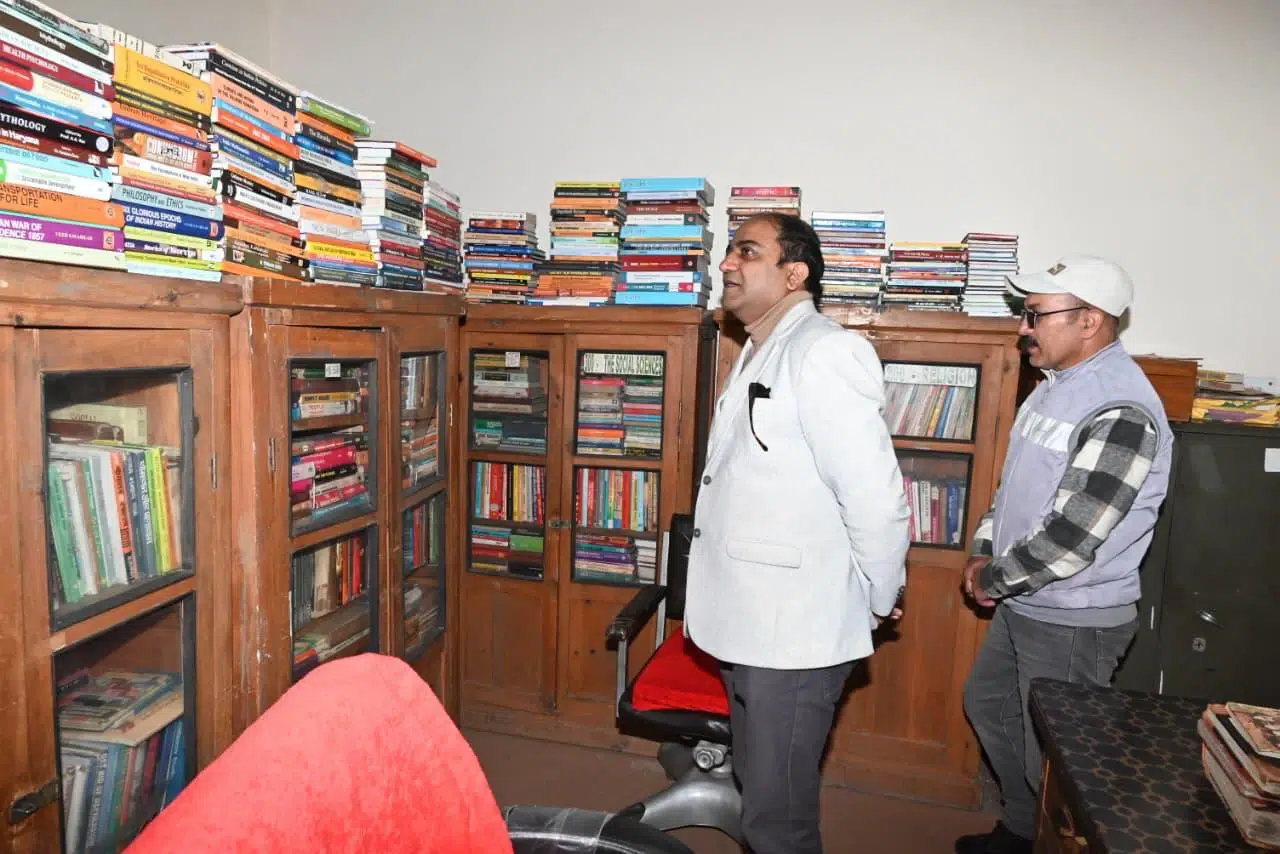 Dr. Jain stresses on equipping library at Keylong with modern ...